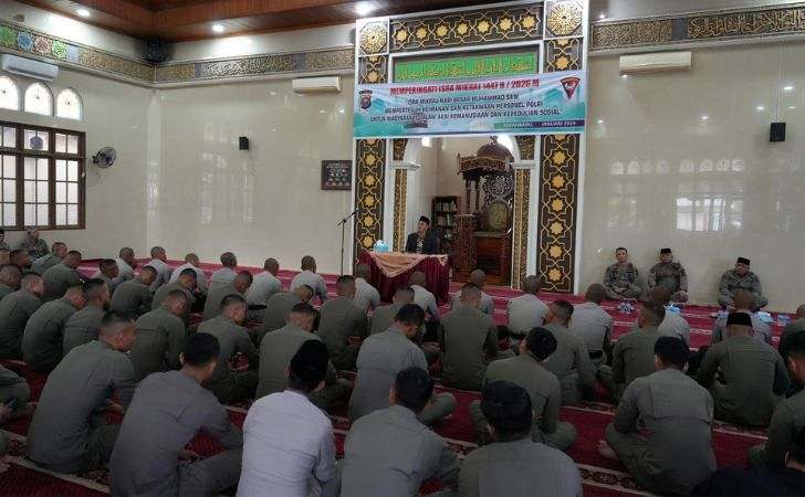 Brimob Polda Riau Pertegas Komitmen Sosial di Peringatan Isra Mikraj