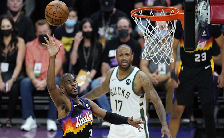 Cris Paul "Mengamuk", Suns Menang atas Bucks pada Gim 1 Final NBA 2021