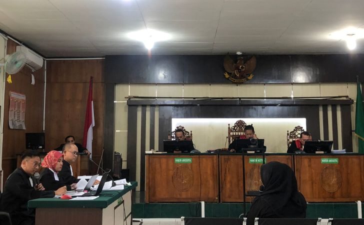 Kendarai BMW X1, Gaya Hedon Nadia Rovin Putri Bikin Hakim Geram