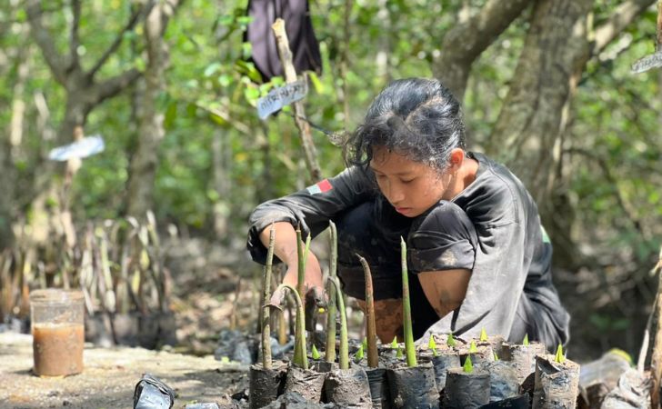 Esai Paradoks Sawit Riau Bawa Mahasiswa UIN Suska Raih Penghargaan Nasional