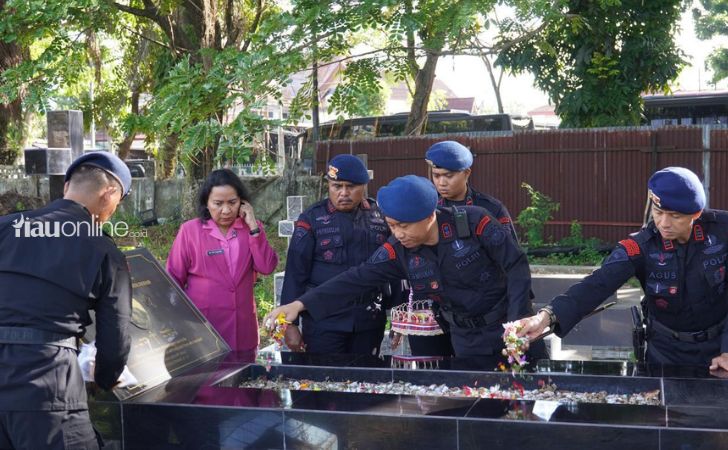 Kenang Pahlawan di HUT ke-51, Gegana Polda Riau Siap di Barisan ...
