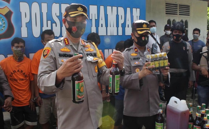 Polisi Gerebek Pabrik Jamu Ilegal Di Pekanbaru