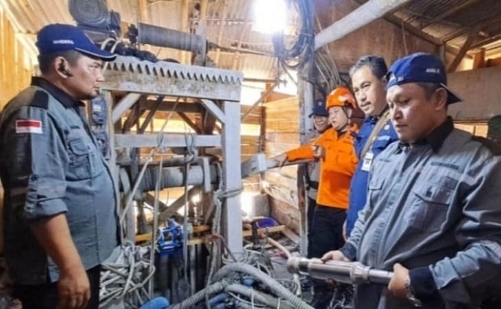 Sudah 4 Hari 8 Penambang Emas Terjebak di Perut Bumi di Banyumas Sudah 4 Hari 8 Penambang Emas Terjebak di Perut Bumi di Banyumas